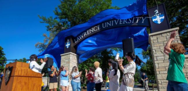 Welcome Arch unveiled, brings new traditions | Lawrence University