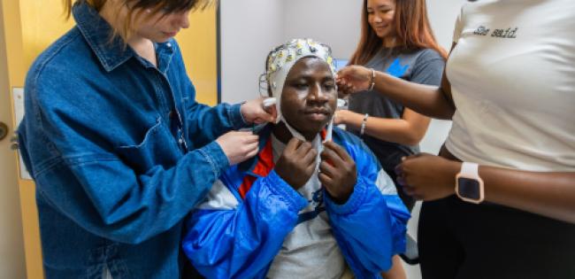 Students join Teng in neuroscience research on attention, memory ...