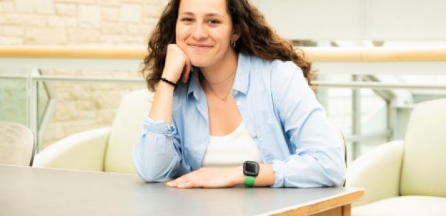 A summer with dolphins awaits biology major Emma Moya | Lawrence University