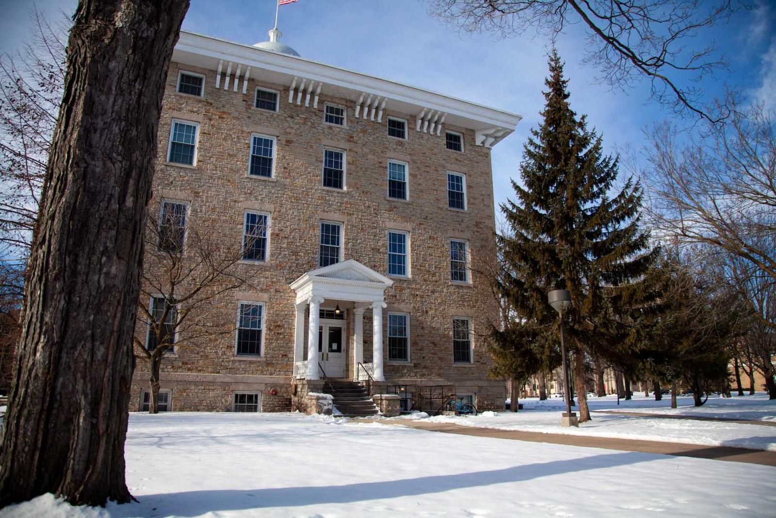 Six faculty members earn 2020 tenure promotions | Lawrence University