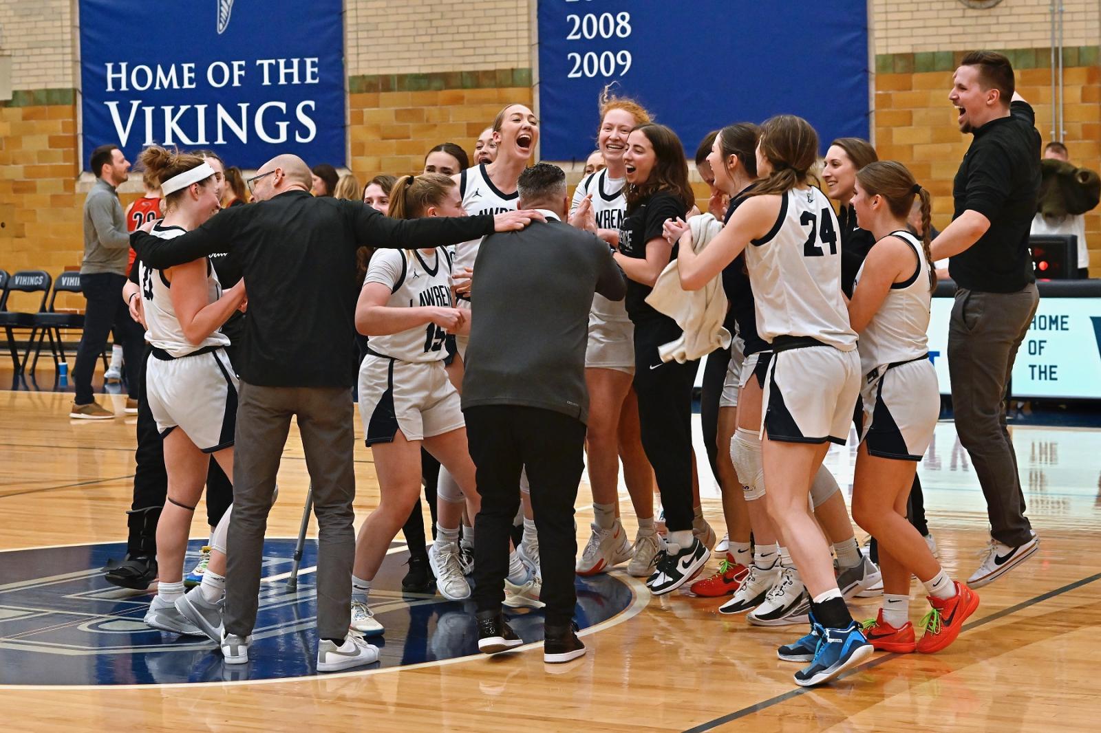 Excitement grows for MWC Tournament-bound Vikings | Lawrence University